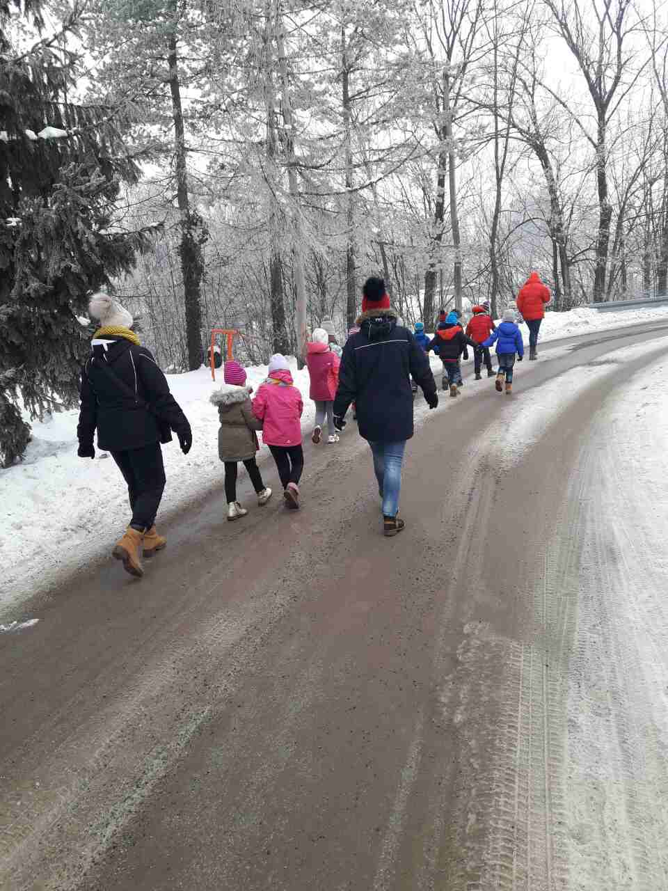 Senjski vrtićarci na zimovanju u Ogulinu | Grad Senj – Službene ...